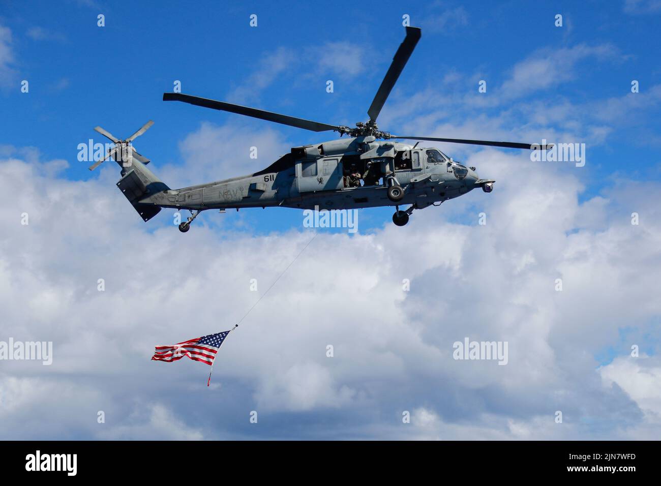 220807-N-CH260-1504 OCÉAN PACIFIQUE (AOÛT 7, 2022) un hélicoptère MH ...