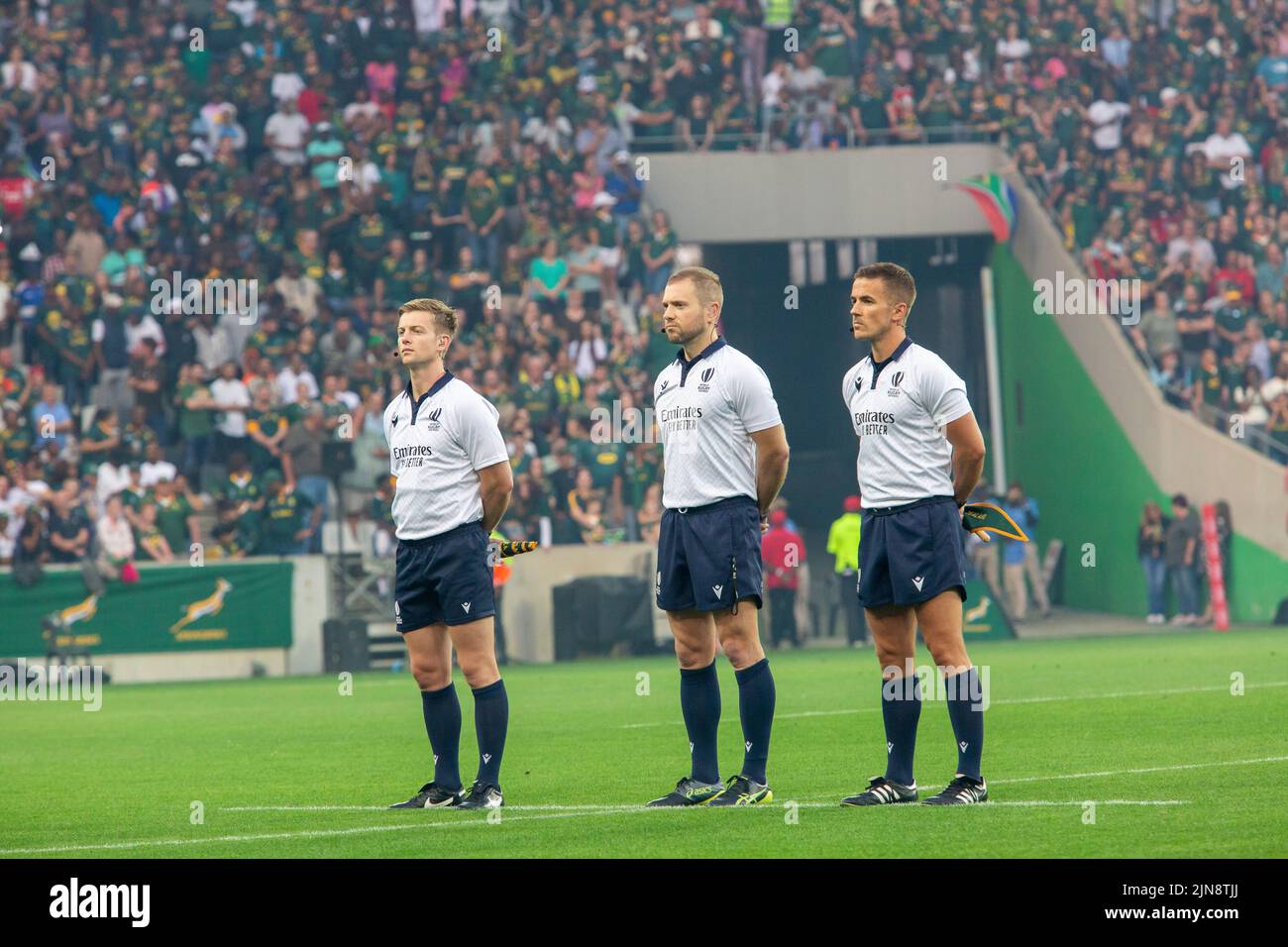 Les officiels du match Luke Pearce, l'arbitre Angus Gardner et ...