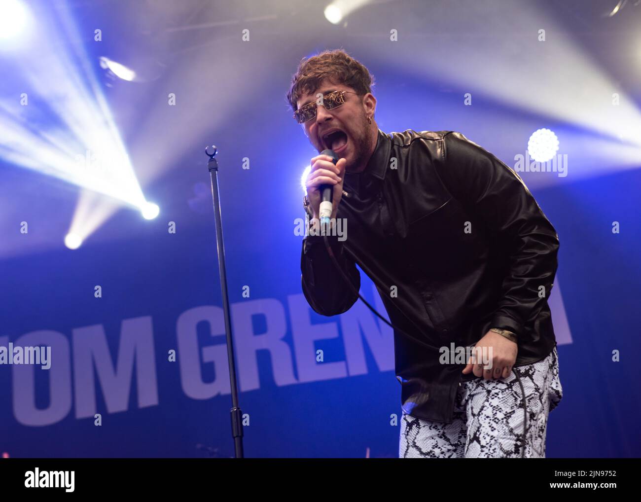Star de la pop tom grennan Banque de photographies et d’images à haute ...