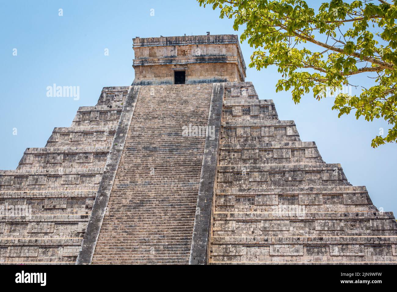 Vieille ruine de la pyramide de Chichen Itza kukulcan, civilisation ...