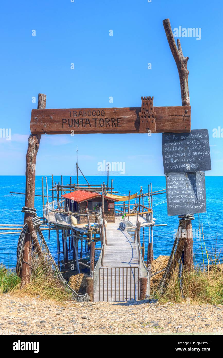 Trabocchi coast Banque de photographies et d’images à haute résolution ...