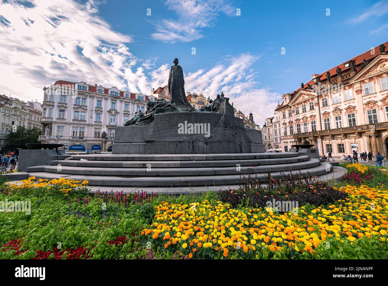 Statue de Jan Hus (tchèque : Památník Jana Husa) sur la place de la ...