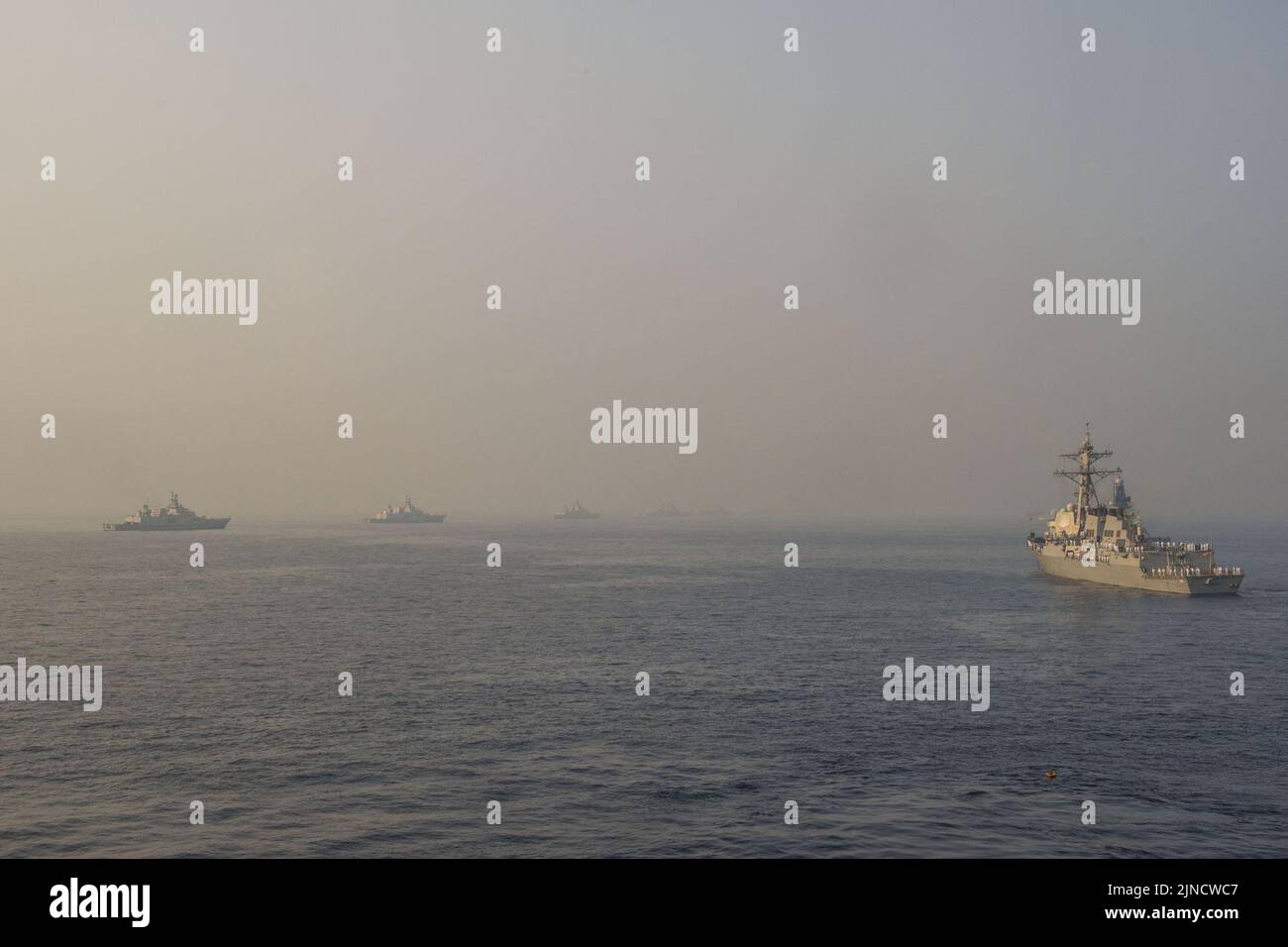 Le destroyer de missiles guidés de classe Arleigh Burke USS McCampbell ...
