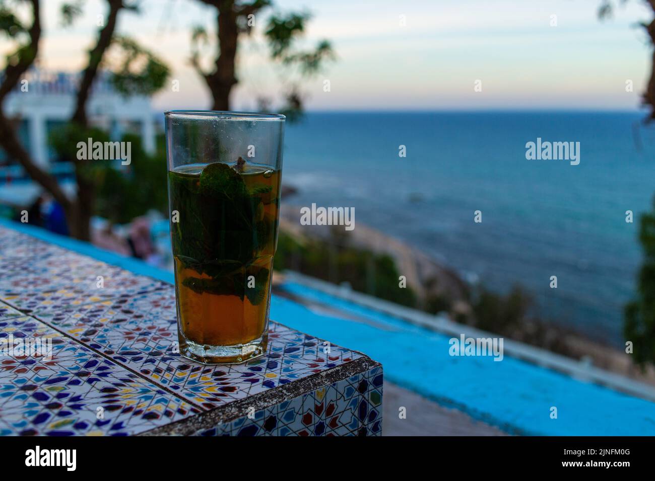 Thé marocain à la plage Banque de photographies et d’images à haute ...