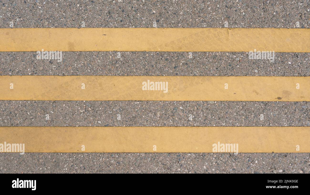 Lignes sur la voie piétonne de la route marquage des lignes droites ...