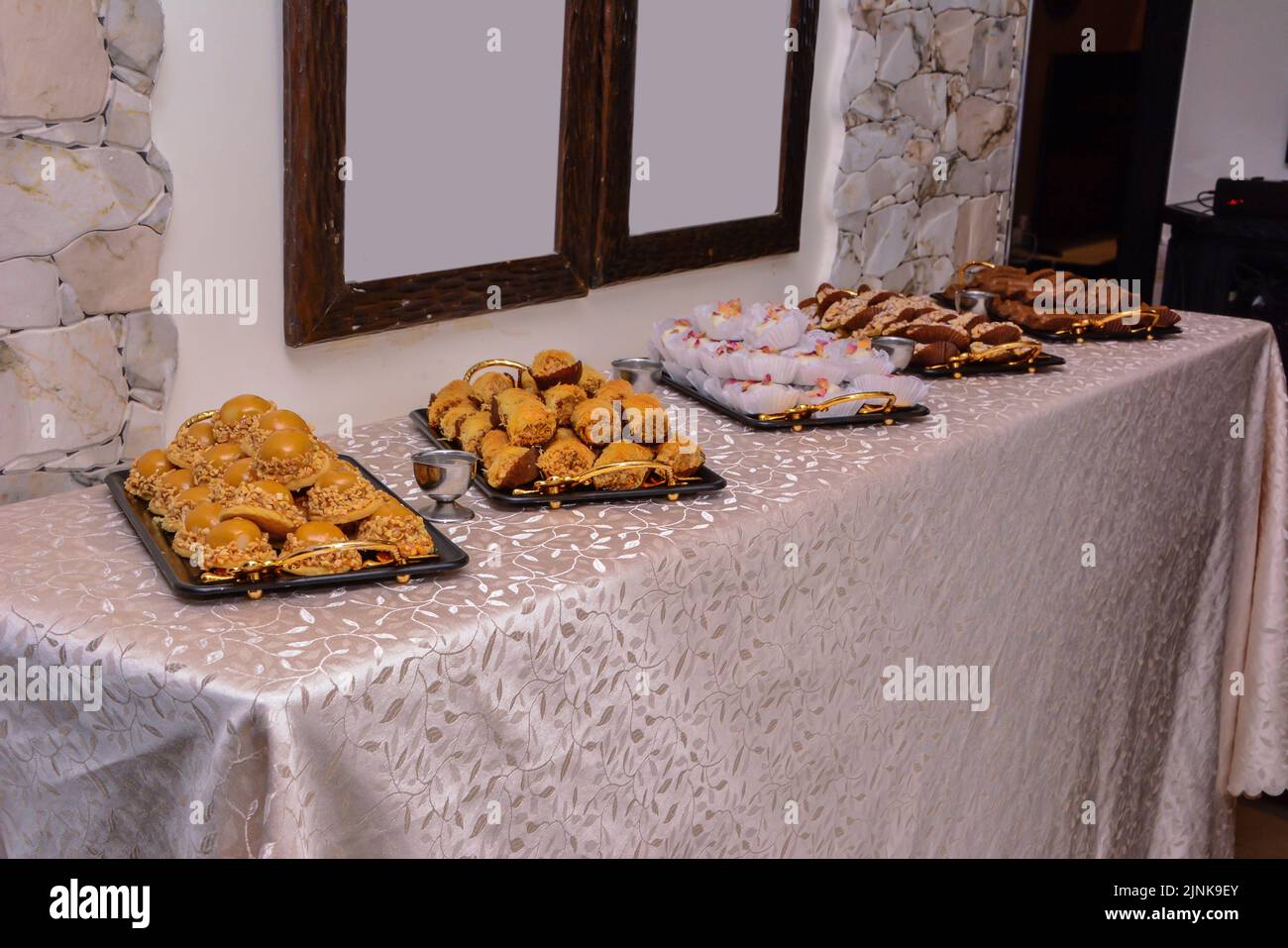 Mariage marocain salle Banque de photographies et d’images à haute ...