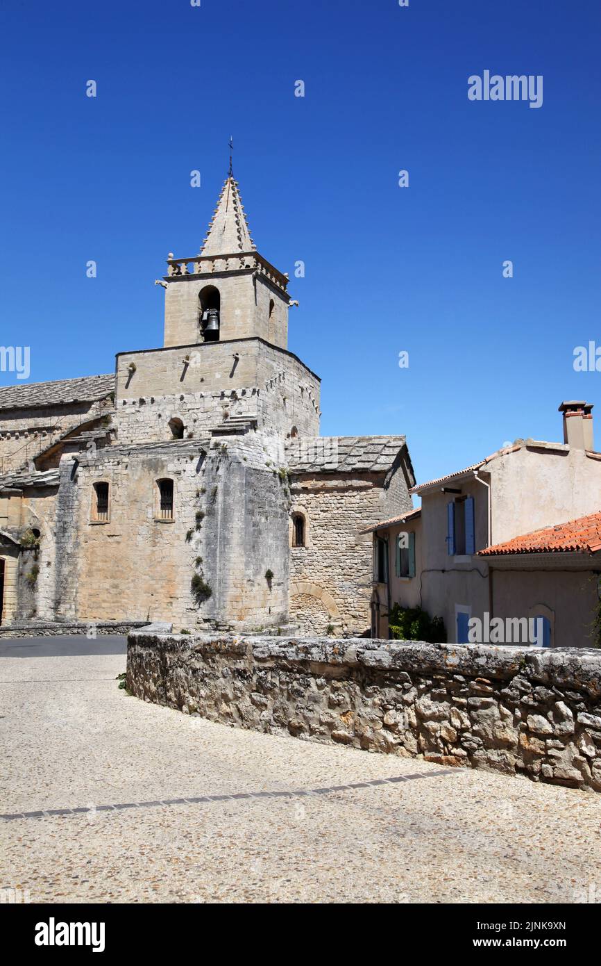 Venasque mont ventoux Banque de photographies et d’images à haute résolution - Alamy