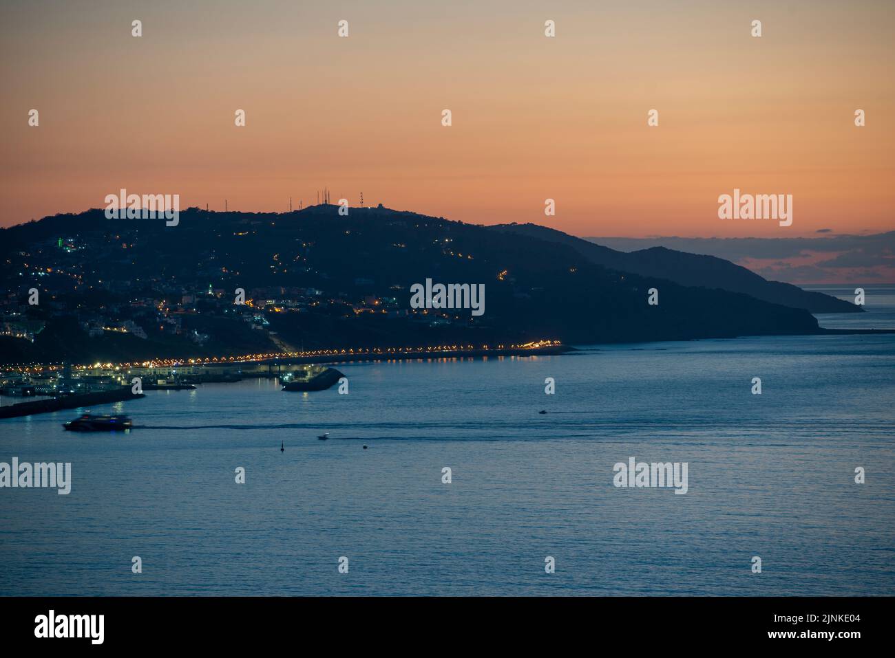 Rue medina tanger maroc nuit Banque de photographies et d’images à ...