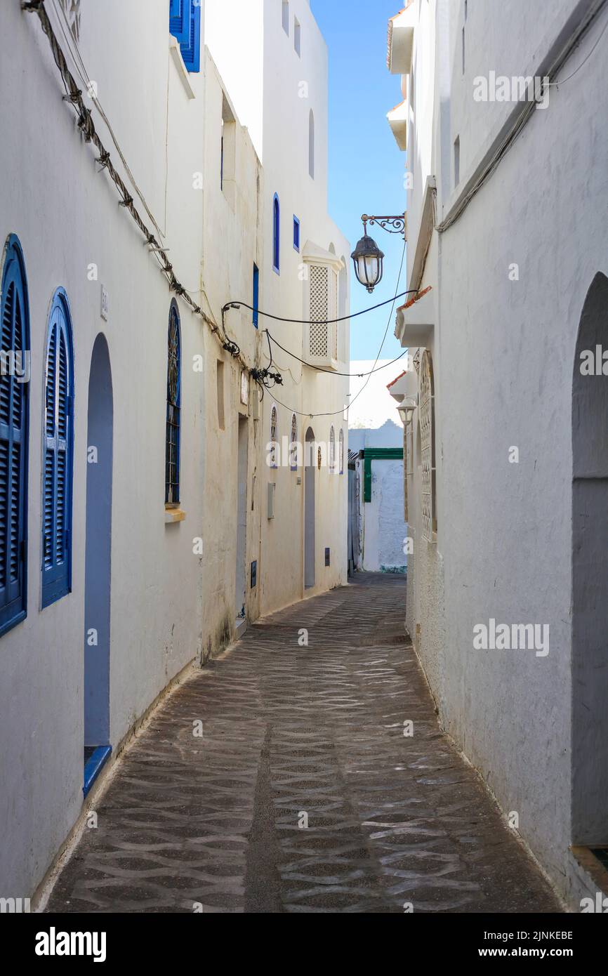 Asilah maroc terrasse bleue Banque de photographies et d’images à haute ...