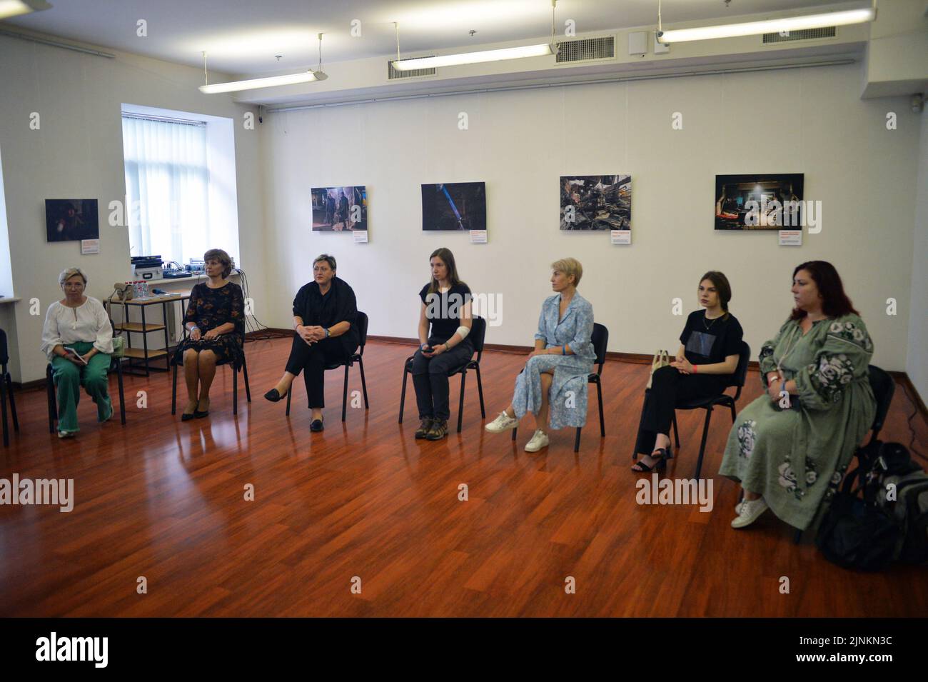 KIEV, UKRAINE - le 12 AOÛT 2022 - mère d'un soldat du Régiment Azov Natalia, sœur d'un soldat du ...