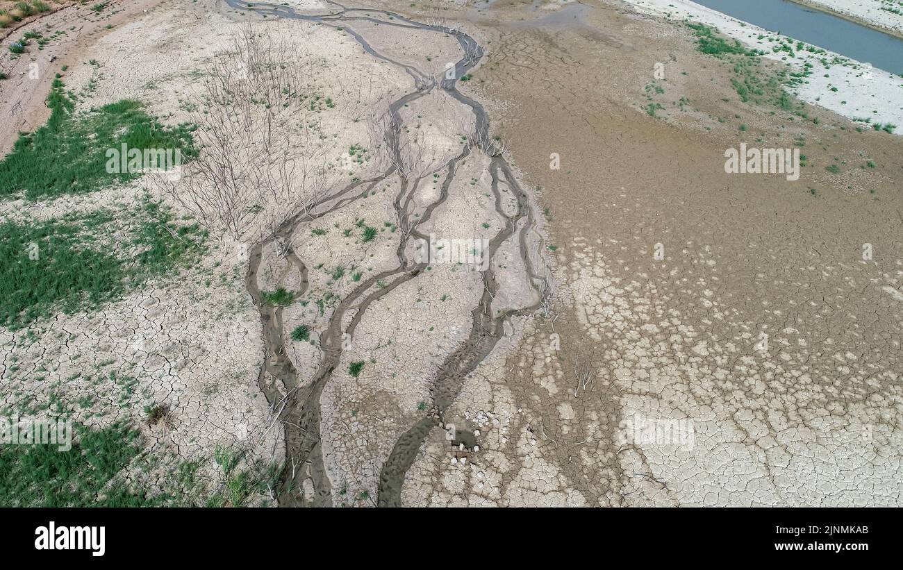 Vue aérienne de la texture de la terre sèche en Europe du Sud ...
