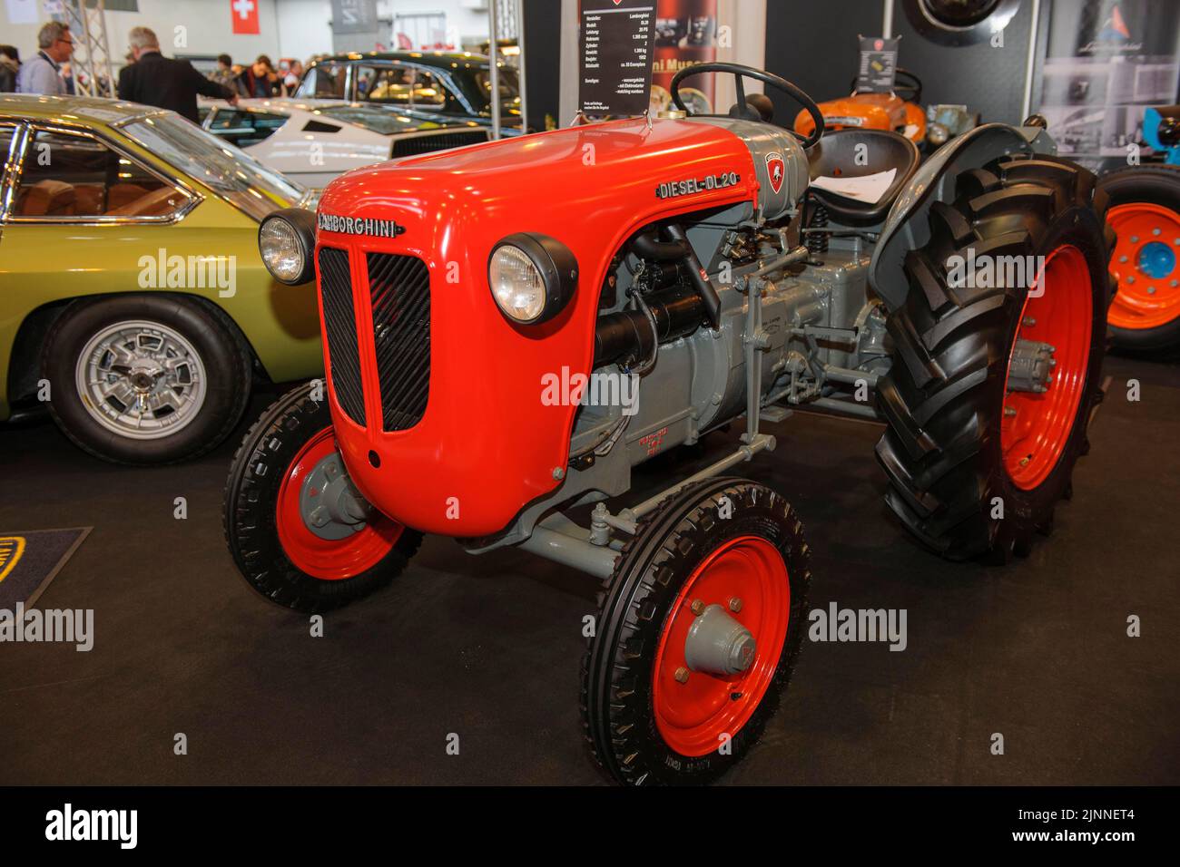 Vintage lamborghini tractor Banque de photographies et d’images à haute ...