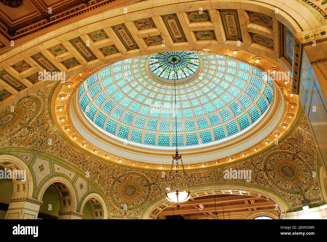 L'intérieur du Chicago Cultural Centre dispose d'une grande fenêtre en ...