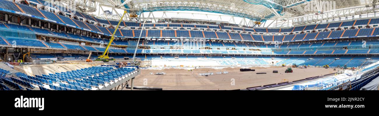 Vue panoramique de l'intérieur du Santiago Bernabéu. Intérieur du stade ...