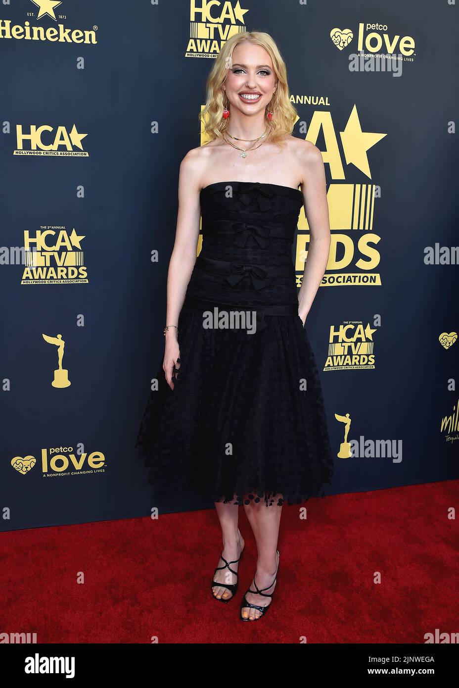 Chloe Cherry marche sur le tapis rouge lors des HCA TV Awards 2nd ...