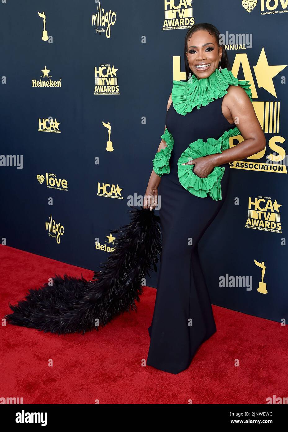 Sheryl Lee Ralph marchant sur le tapis rouge lors des HCA TV Awards 2nd ...