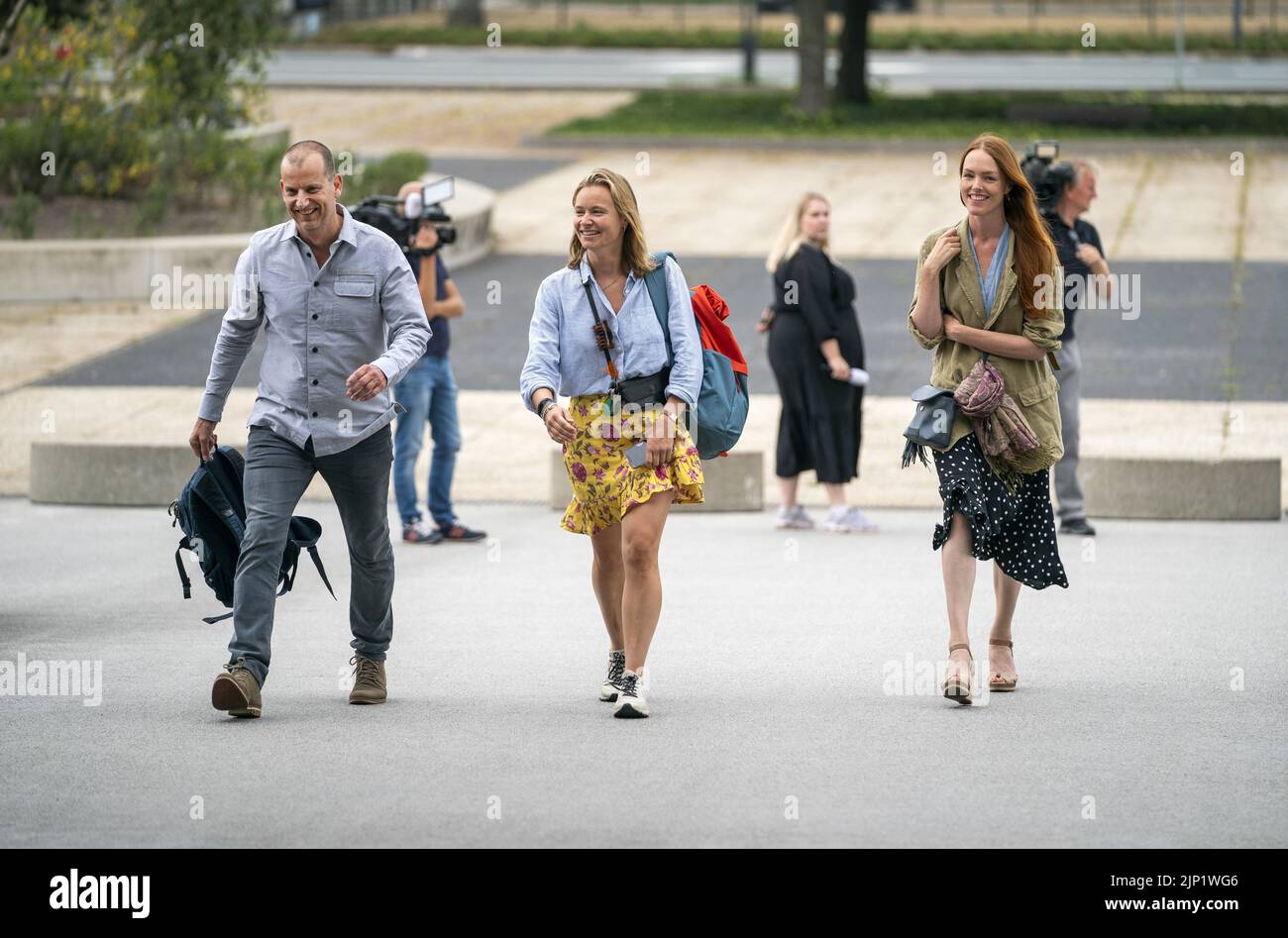 2022-08-15 11:40:22 DEN Bosch - Andy Palmen de Greenpeace (l) arrive ...