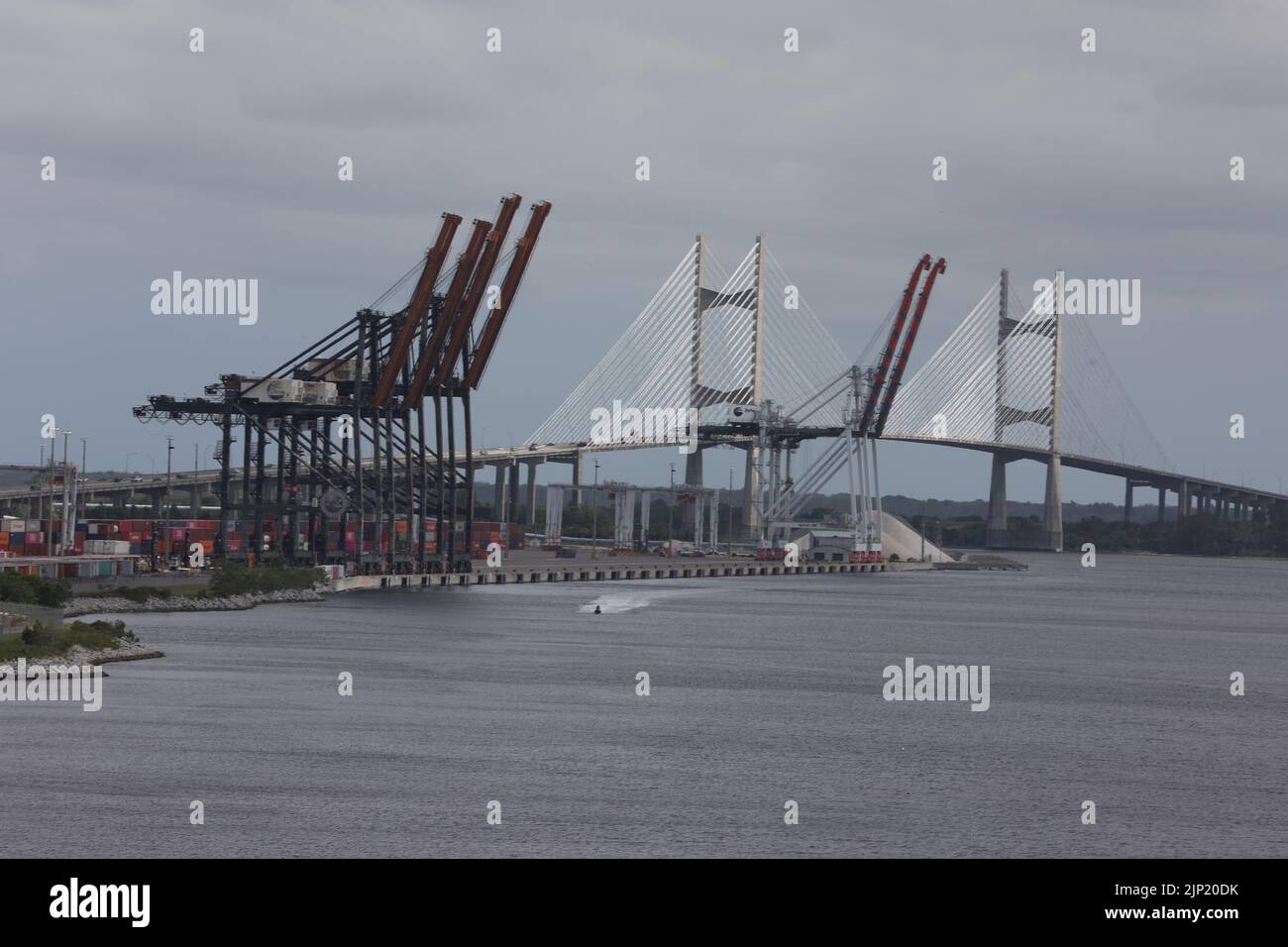 Voir terminal de navire de cargaison, grue de déchargement terminal de ...
