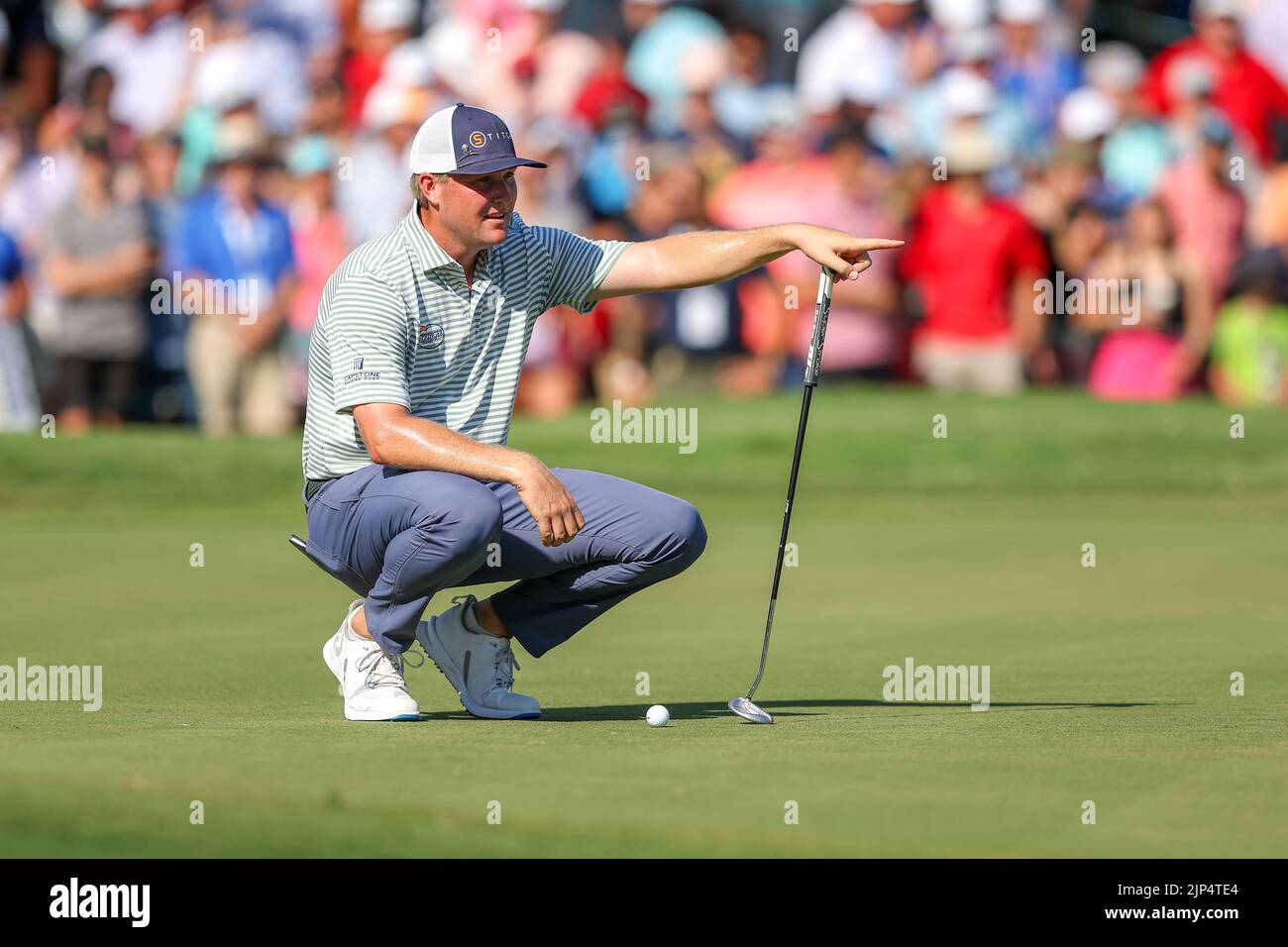 14 août 2022: Trey Mullinax taille son putt sur le 18th trous lors de ...
