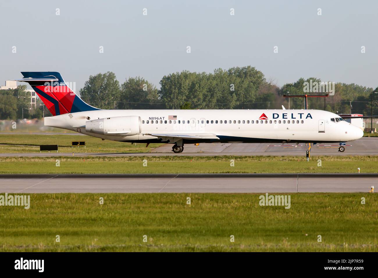 Un Boeing 717 de Delta Air Lines à l'aéroport international Pierre ...
