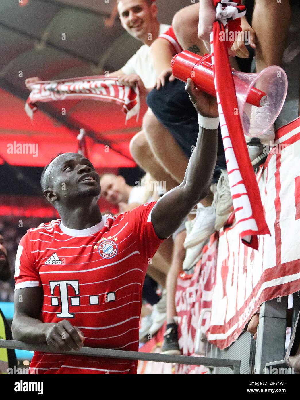Sadio Mane du Bayern Muenchen mit Megaphone Fussball 1 . Bundesliga ...