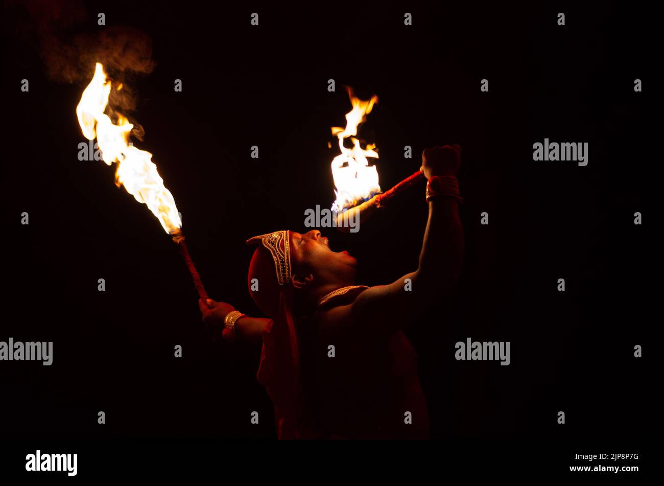 Danse traditionnelle du feu Banque de photographies et d’images à haute ...