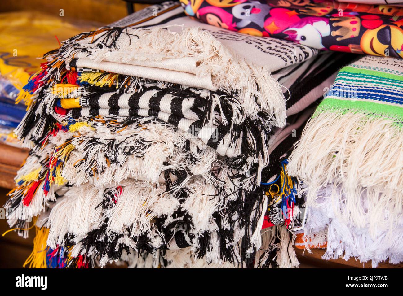 Ponchos traditional Banque de photographies et d’images à haute ...