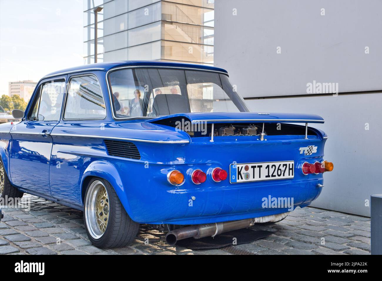 Blue NSU Prinz TTS des années 60 au salon de l'automobile d'époque à ...