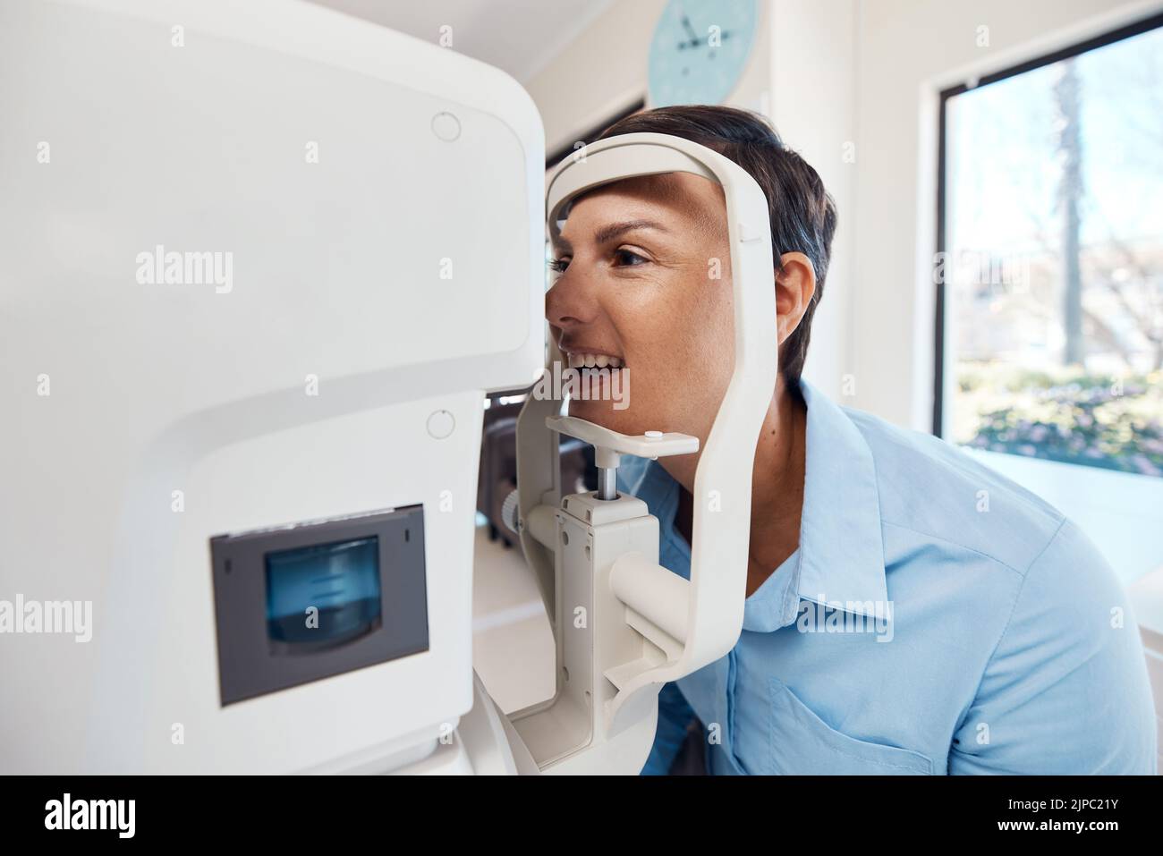 Un test oculaire, un examen ou un dépistage de la vision et de la vue ...