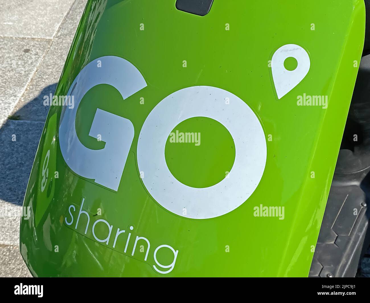 Zandvoort, pays-Bas - 12 août. 2022: Gros plan de vert blanc GO Sharing Company logo lettering ...