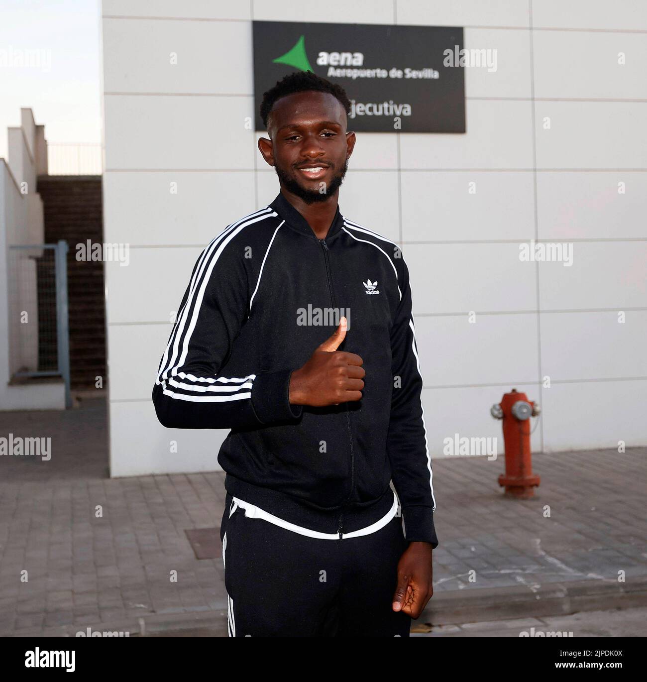 Séville, 16 août 2022. Tanguy Nianzou, un défenseur central du Bayern Munich, est arrivé à ...