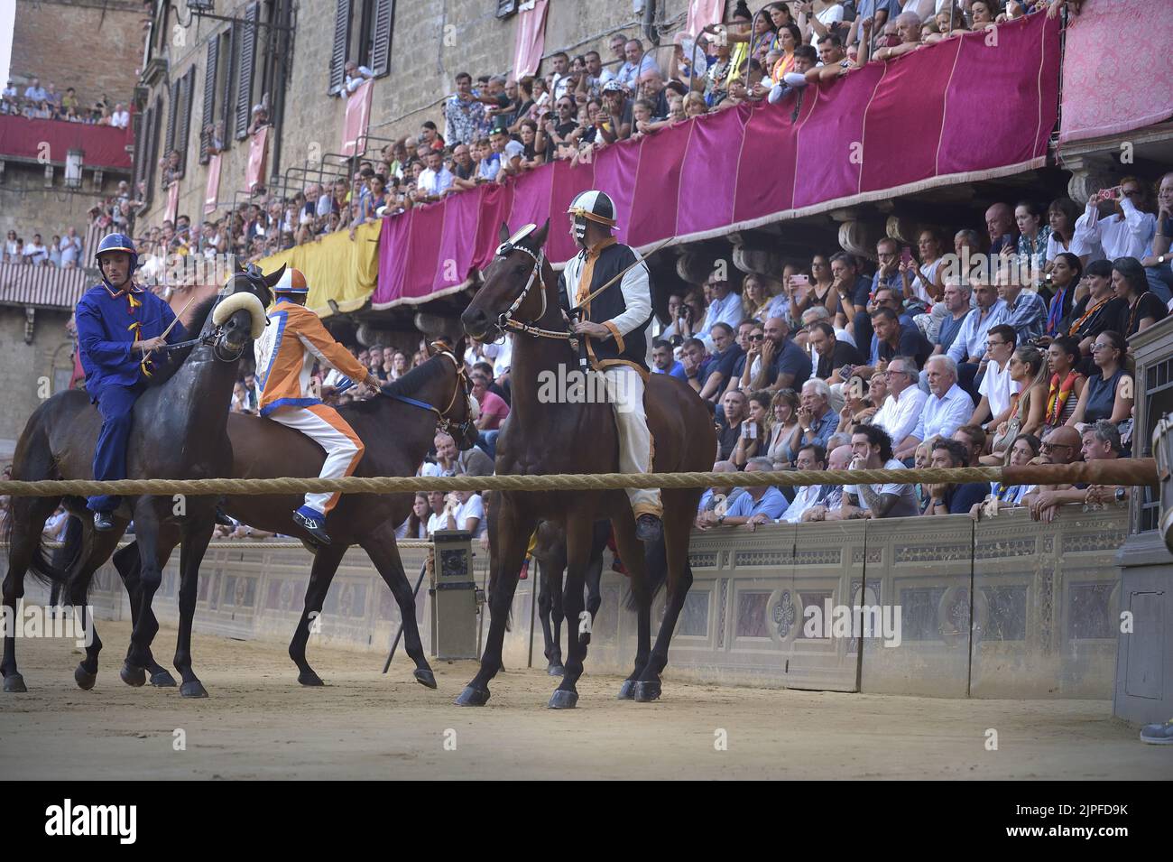 Sienne, Italie. 17th août 2022. Jockeys concourent à la course de ...