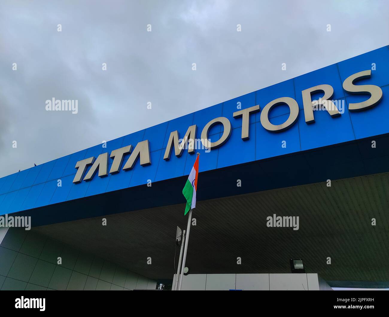 Tata motors logo Banque de photographies et d’images à haute résolution ...