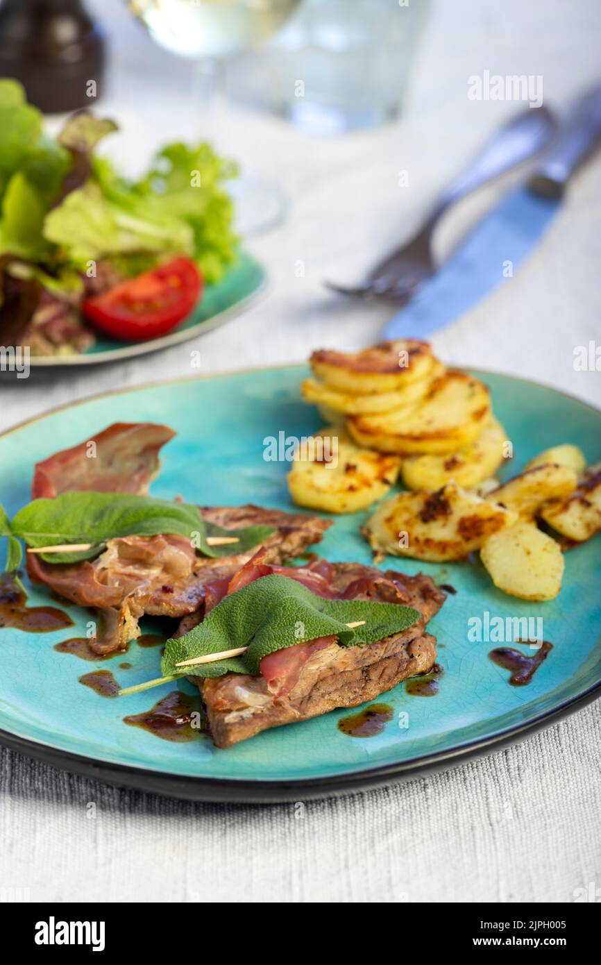 Saltimbocca alla romanas Banque de photographies et d’images à haute ...