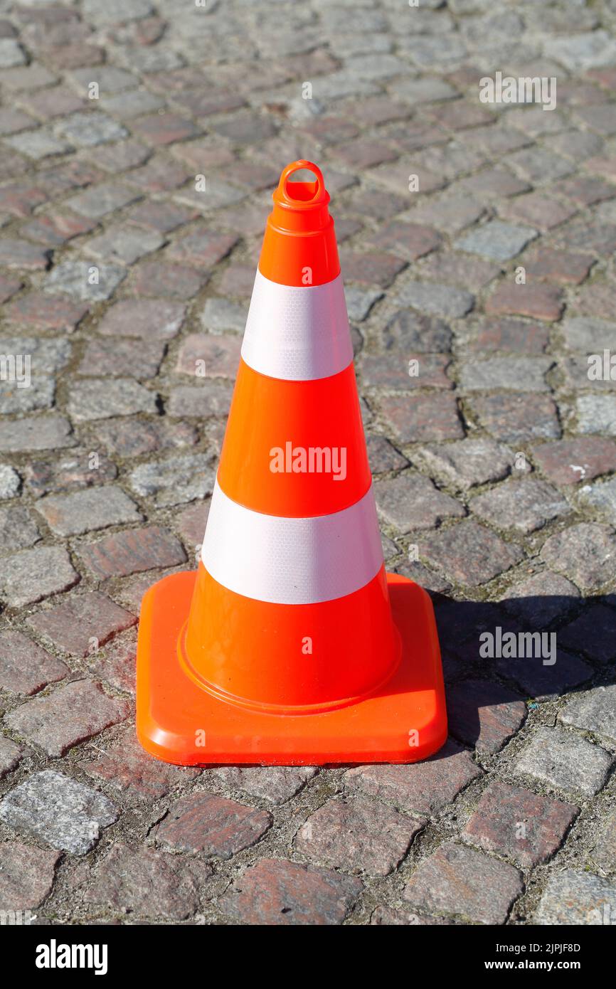 panneau de signalisation, orange et blanc, cône de signalisation ...
