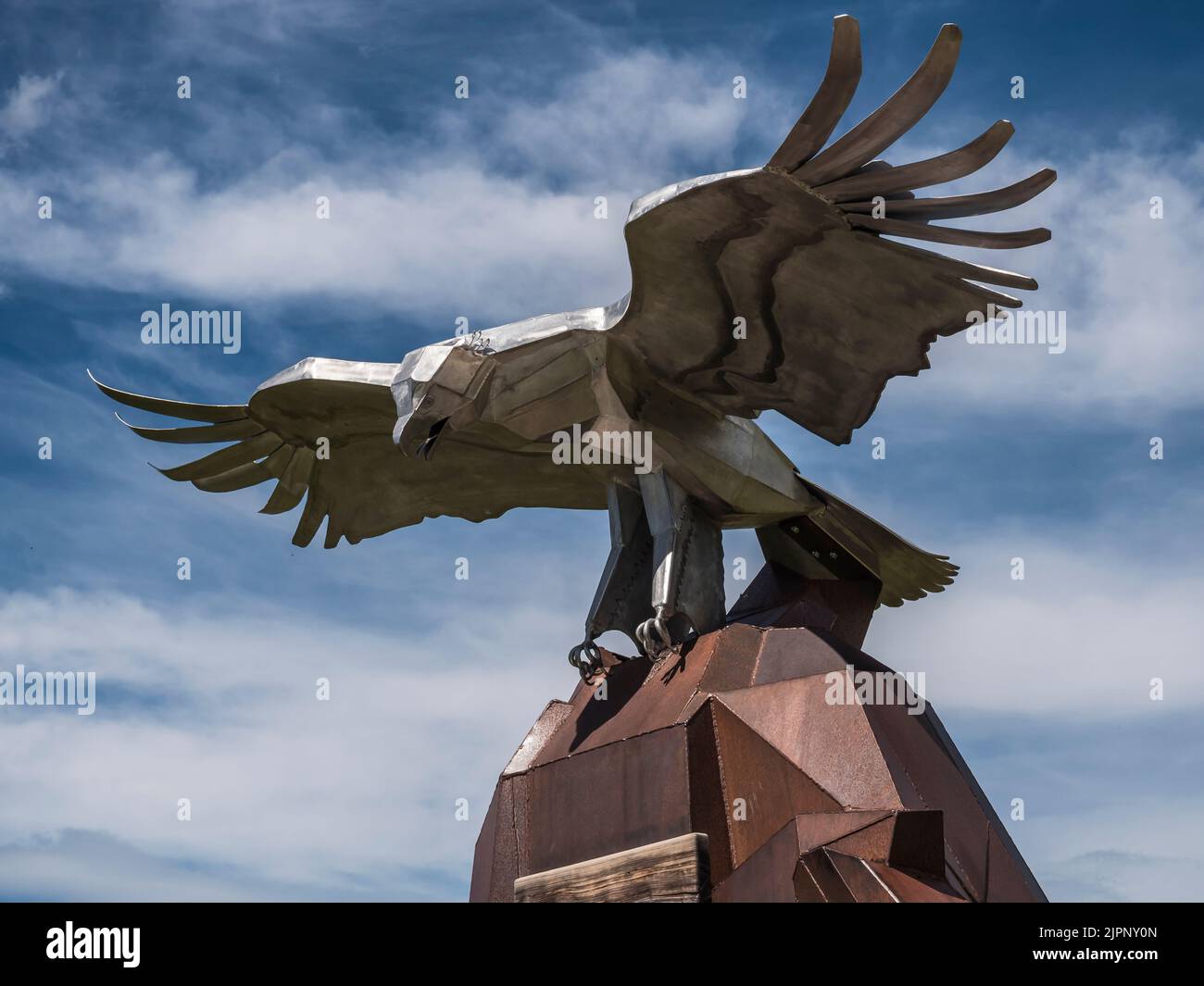 L'image est de la sculpture de l'aigle de Stein Adler à Filzen Alm en ...