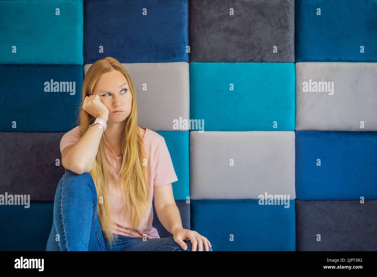 Des émotions différentes. Heureux, triste, surpris et heureux. Concept ...