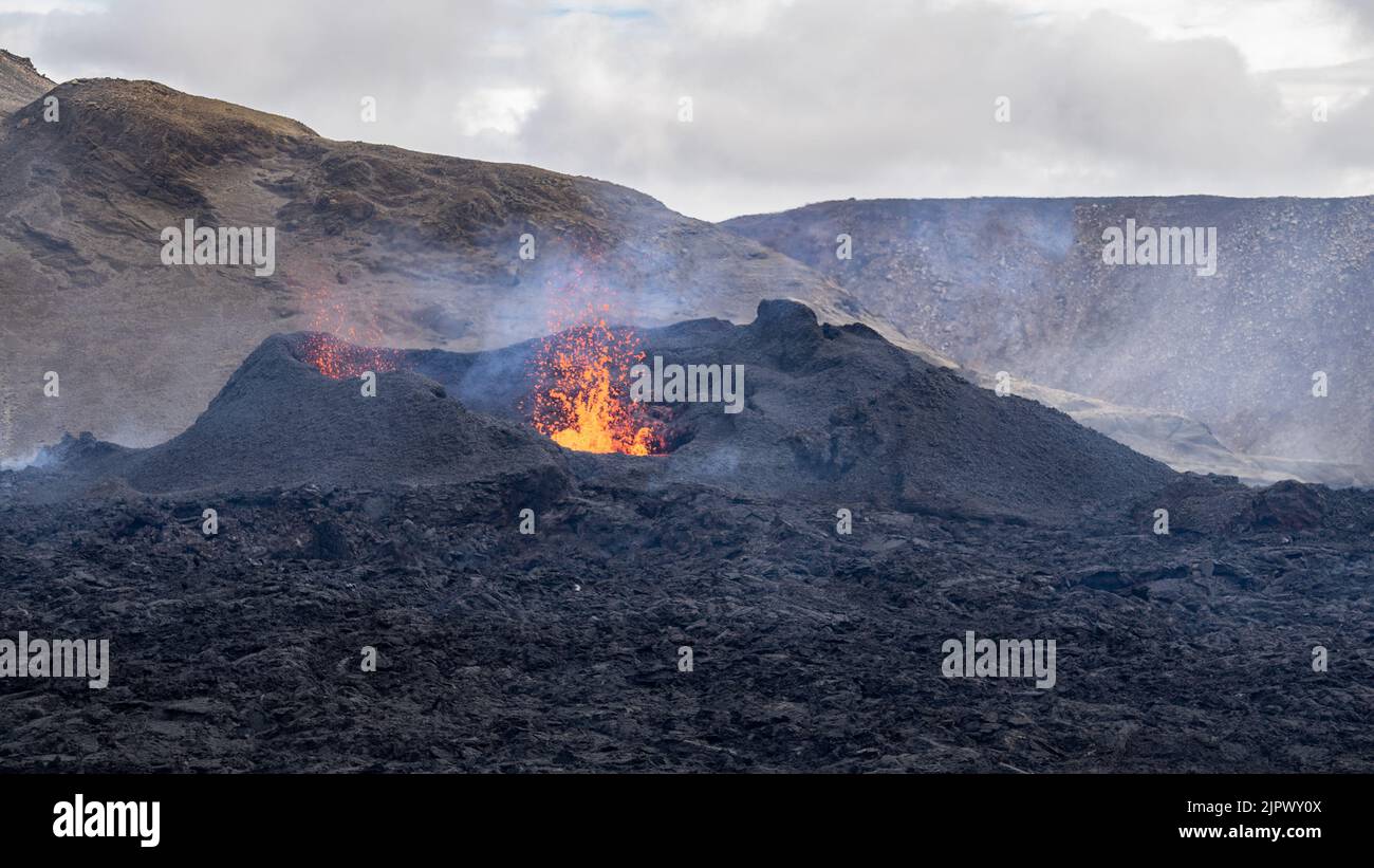 Vallée de Meradalir, Islande. 19th août 2022. Éruption volcanique dans ...