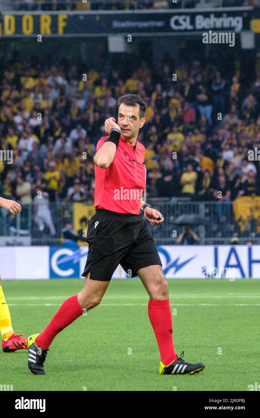 Berne, Suisse. 18th, août 2022. Arbitre Aleksandar Stavrev vu lors du ...