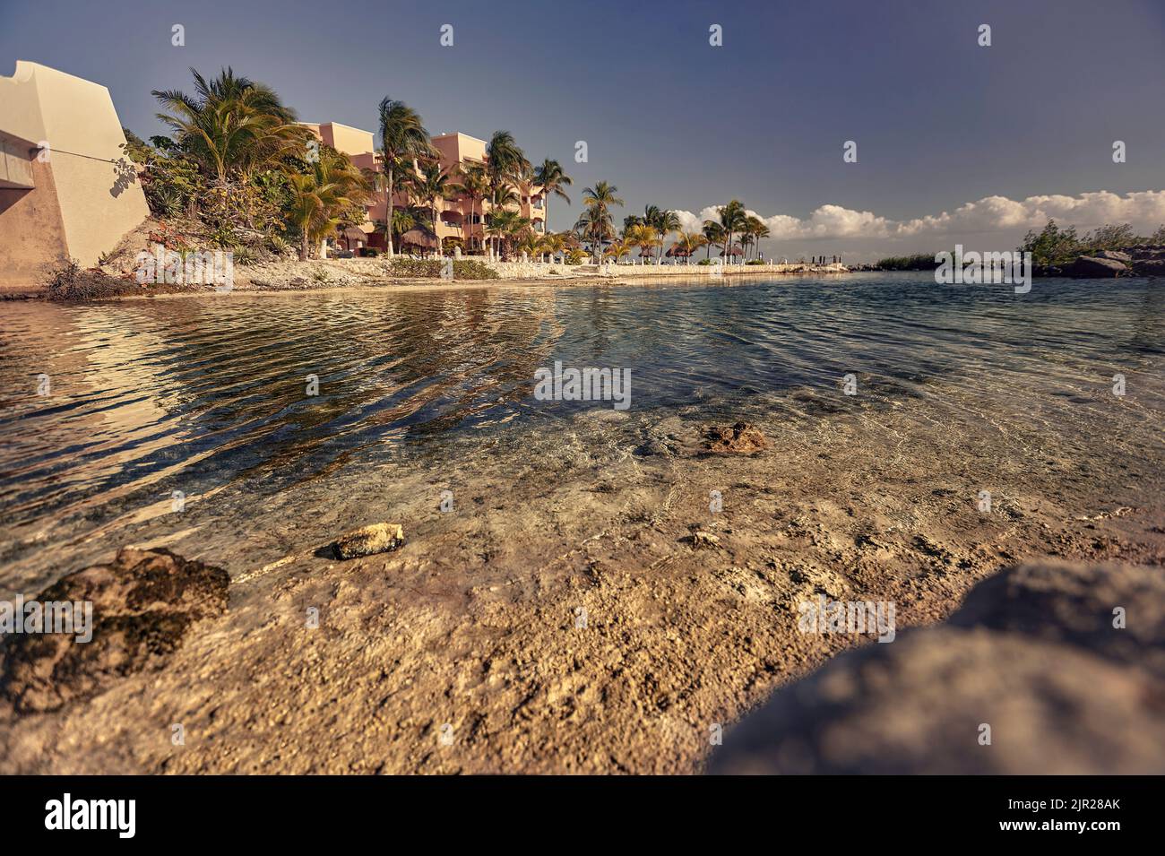 L'eau transparente de la mer des Caraïbes ouvre la vue Un magnifique ...
