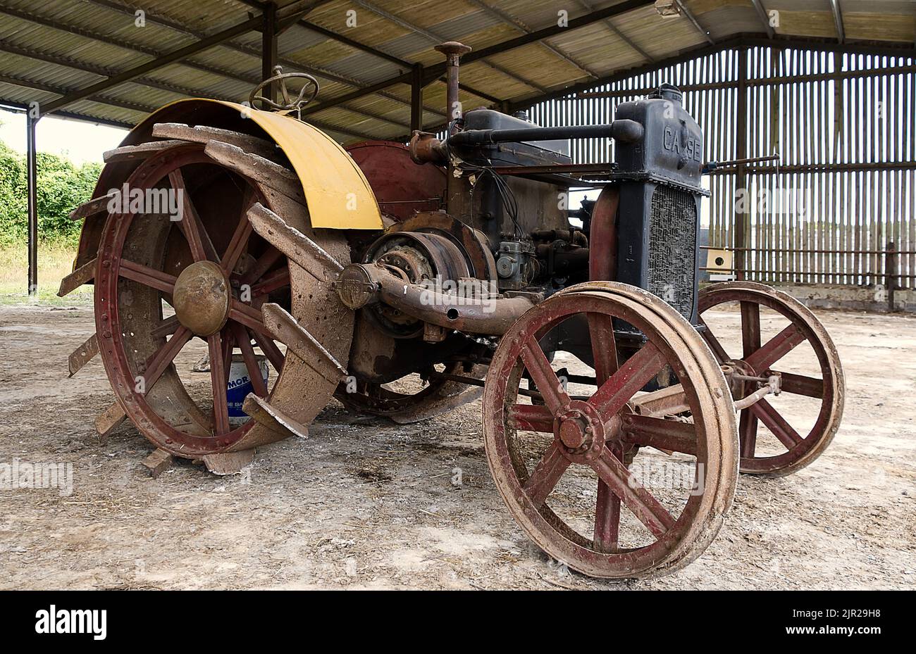 Antique tractor Banque de photographies et d’images à haute résolution - Alamy