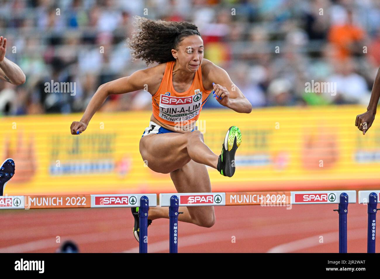 MUNCHEN, ALLEMAGNE - AOÛT 21: Maayke Tjin a Lim des pays-Bas en compétition avec les 100m haies ...