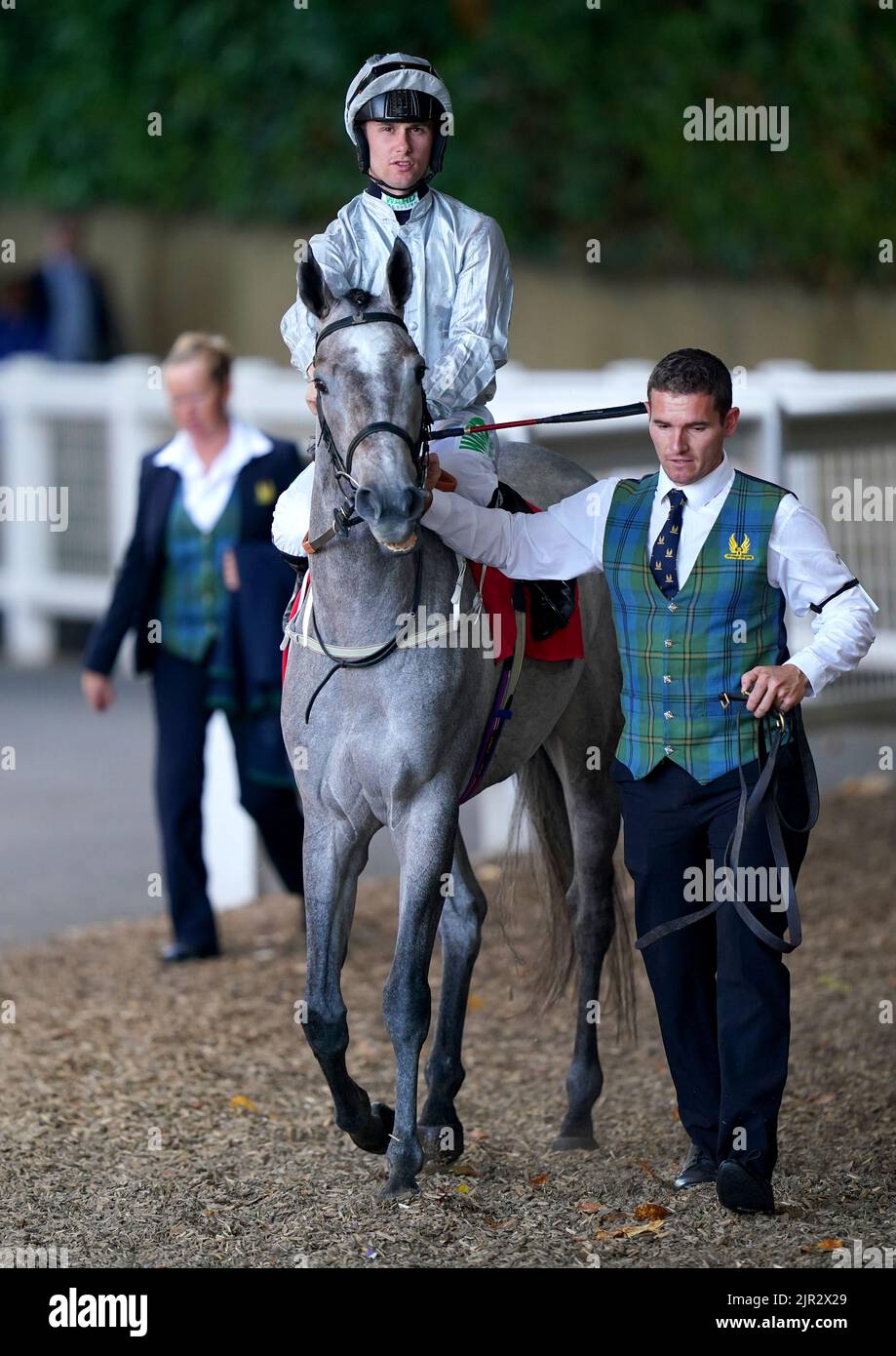 En dehors du monde, criblé par le jockey Jason Hart avant de participer ...