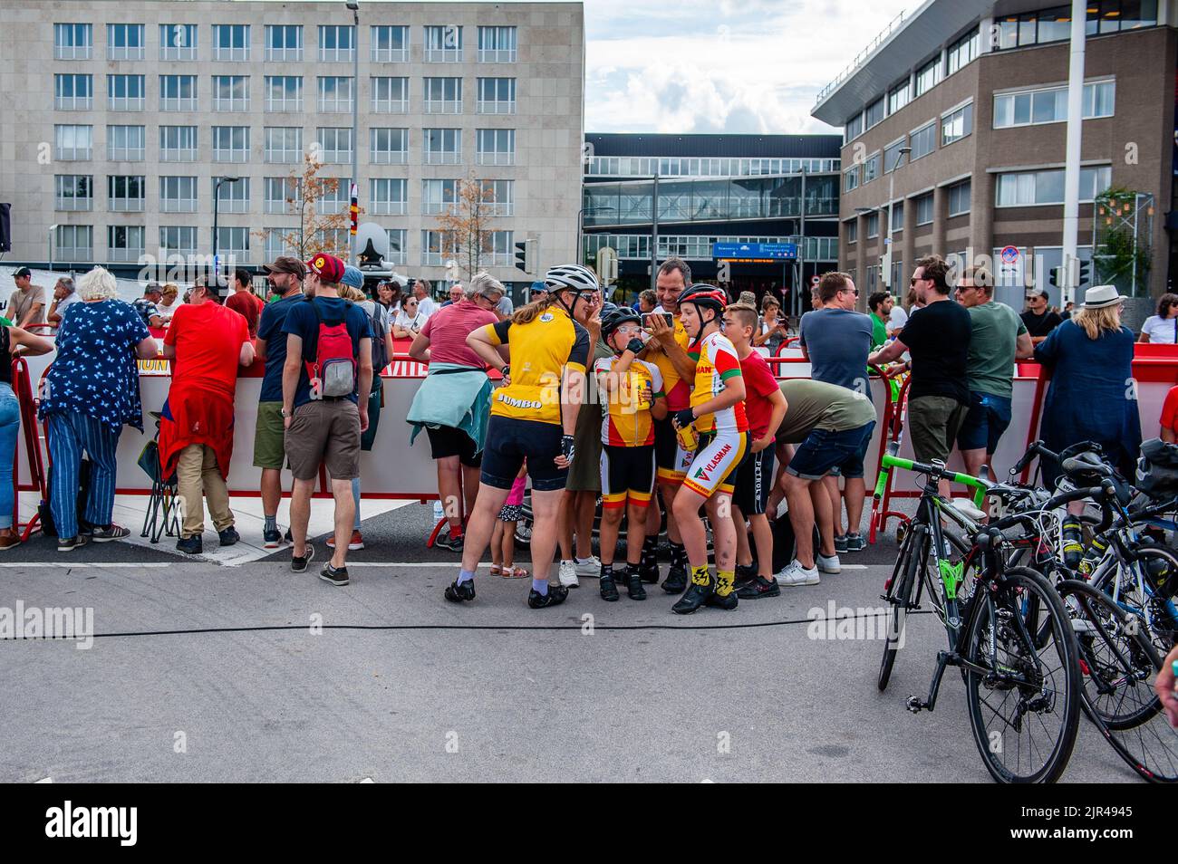 Breda, pays-Bas, 21/08/2022, Une famille portant des maillots de l ...
