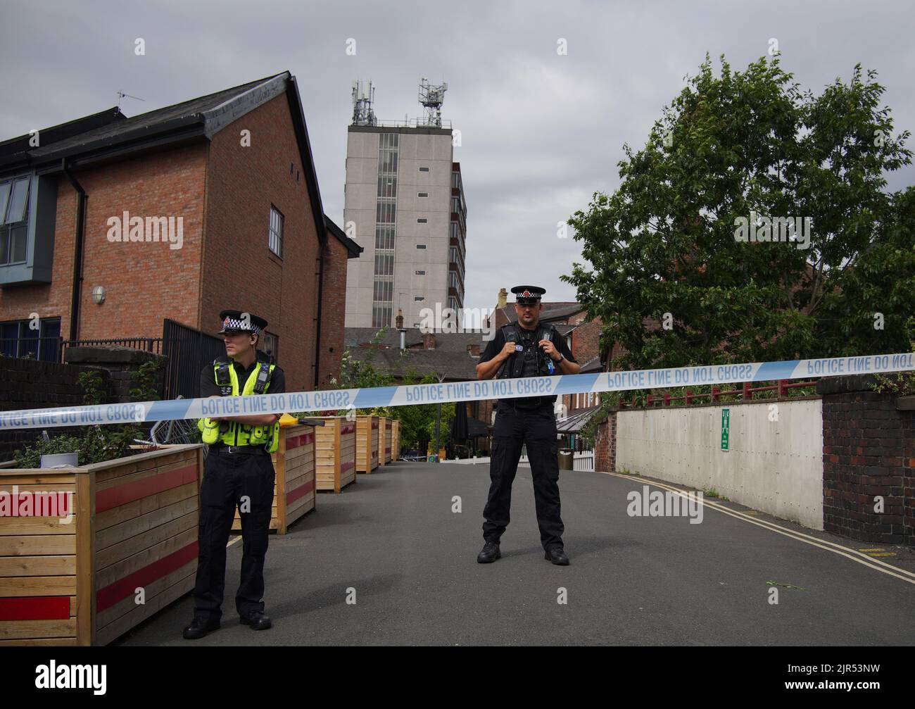 La police sur la scène de Railway Street à Altrincham, Trafford, où ...