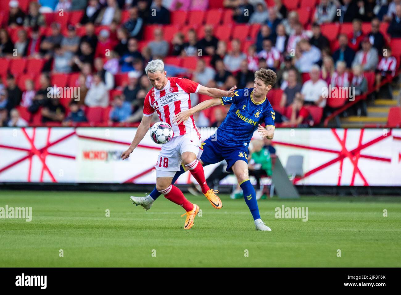 Aalborg, Danemark. 21st, août 2022. Louka Prip (18) d'AAB et Christian ...