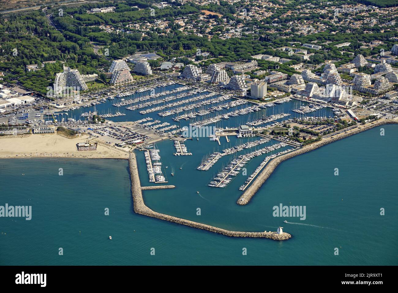 La Grande-Motte (sud de la France) : vue aérienne de la station ...