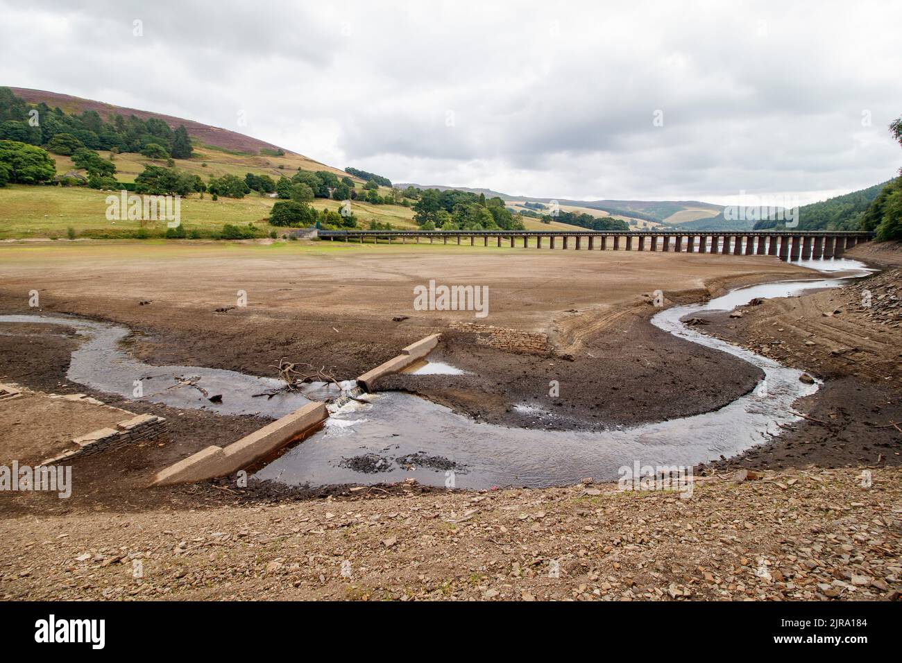 Le réservoir Ladybower pendant le temps sec et la sécheresse de l'été ...