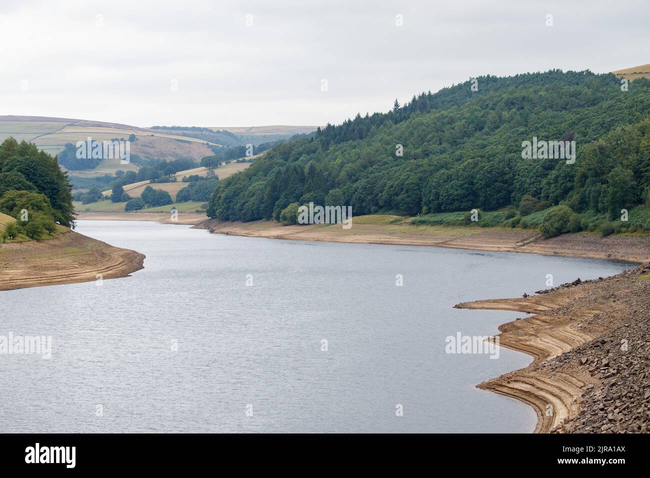 Le réservoir Ladybower pendant le temps sec et la sécheresse de l'été ...