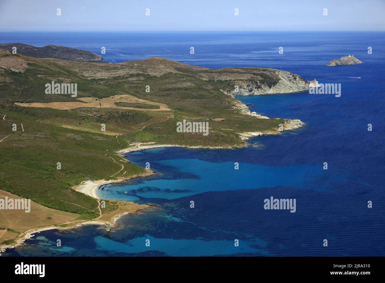Corse du Nord, département de la haute-Corse : vue aérienne de la côte ...